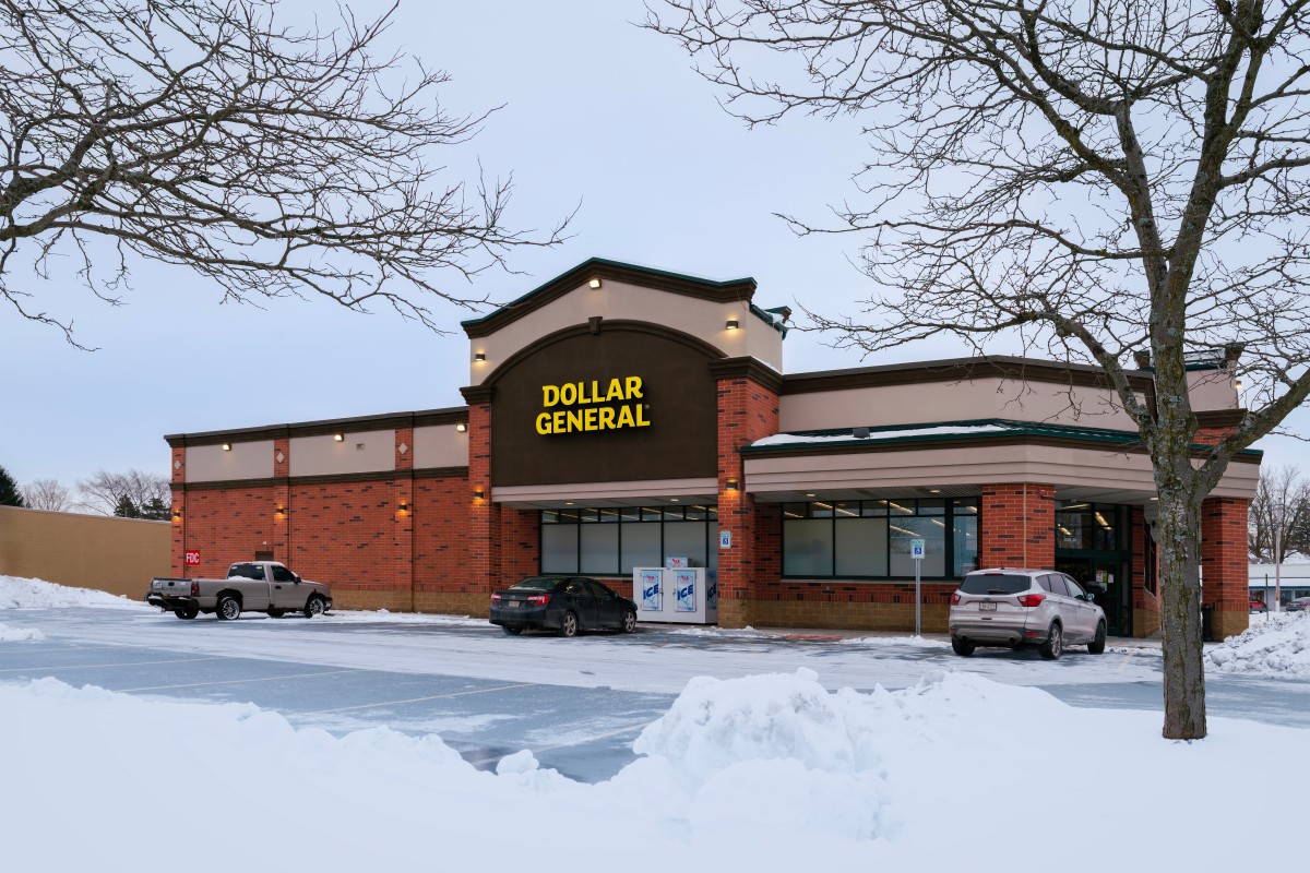 Find out whether Dollar General is open on New Year's Day 2026