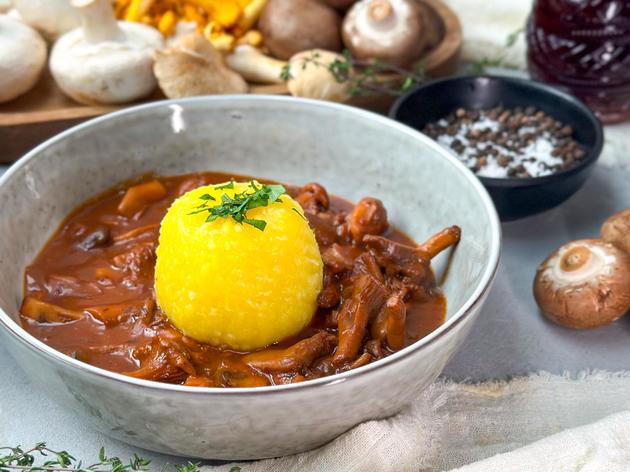 Pilzgulasch mit Rotwein und Senf – in 30 Minuten auf dem Tisch