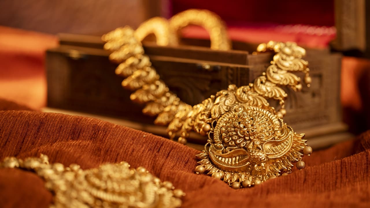 Gold price falls on 31st December: Check 22K, 24K rates in your city