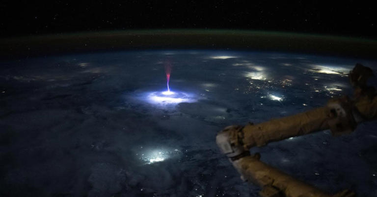 10 jaw-dropping images captured from the International Space Station in ...