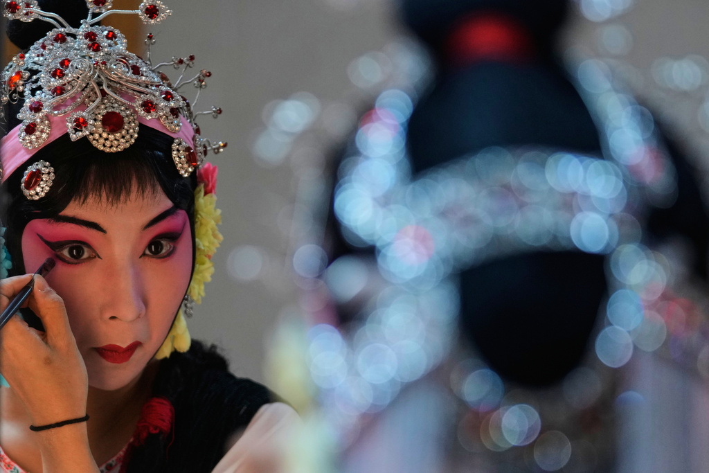 In a breakneck digital era, the ancient art of Peking opera works hard ...