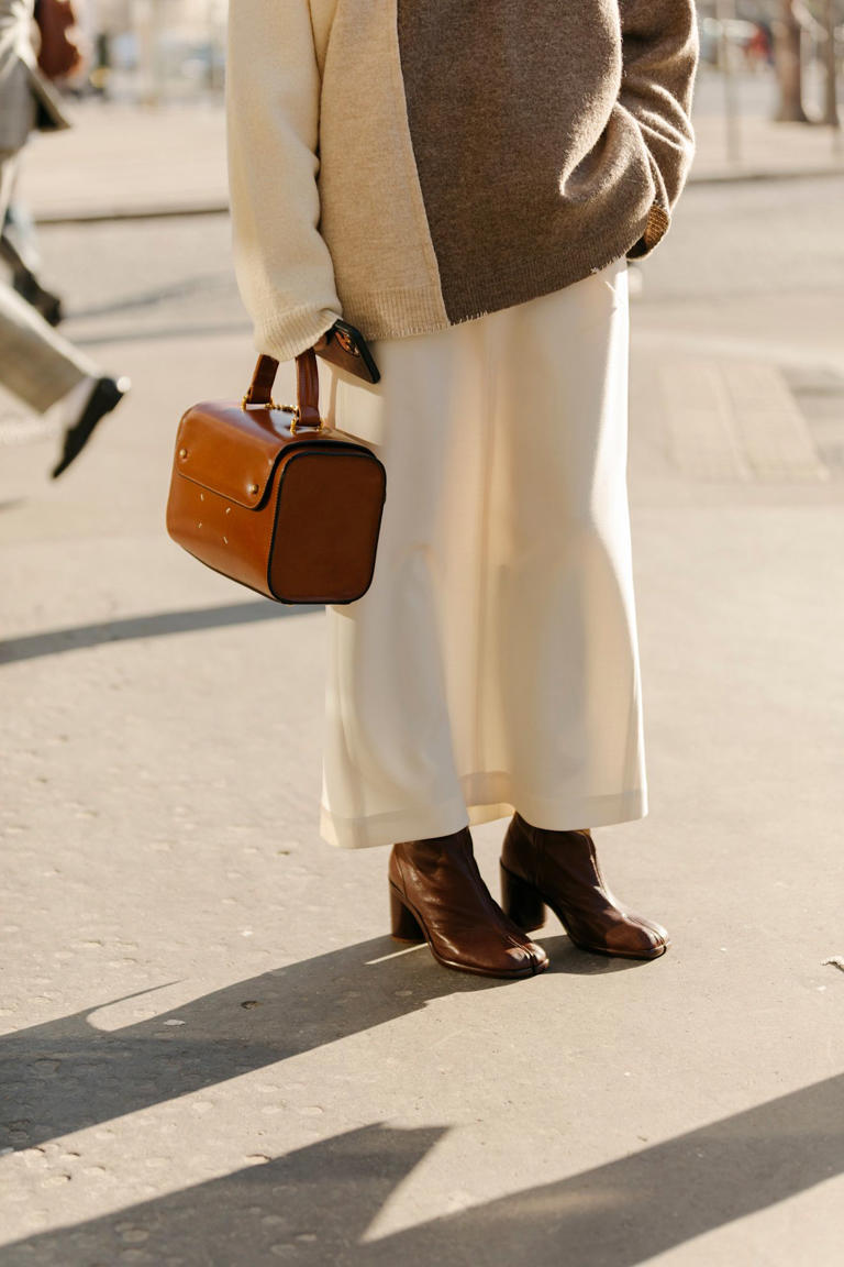 10 fórmulas magistrales para llevar falda con botas este invierno