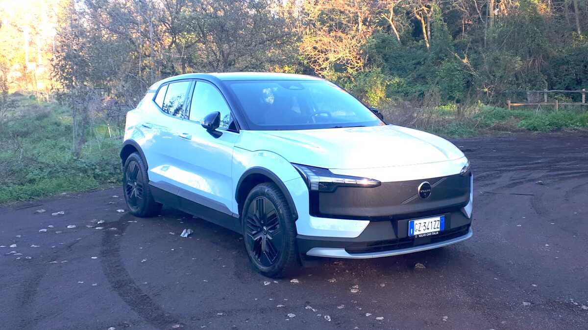 Volvo EX30 Cross Country Ultra: test drive completo del SUV elettrico ...