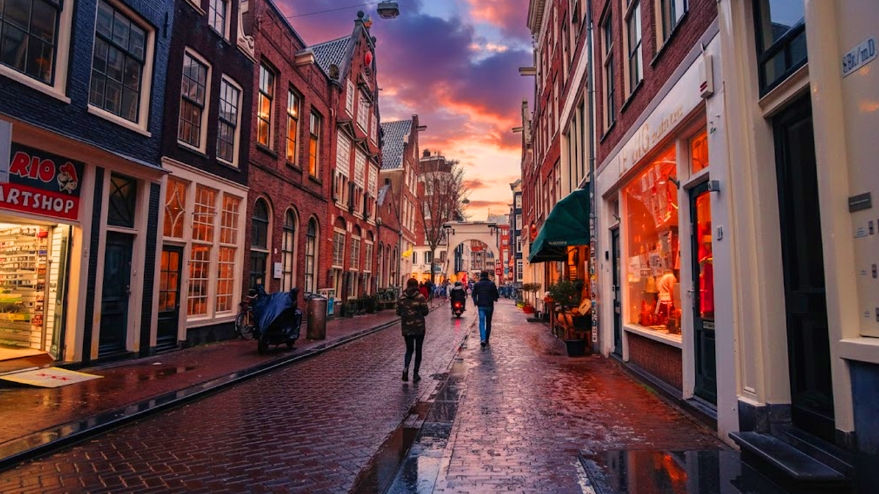 What does Amsterdam look like after heavy snow?