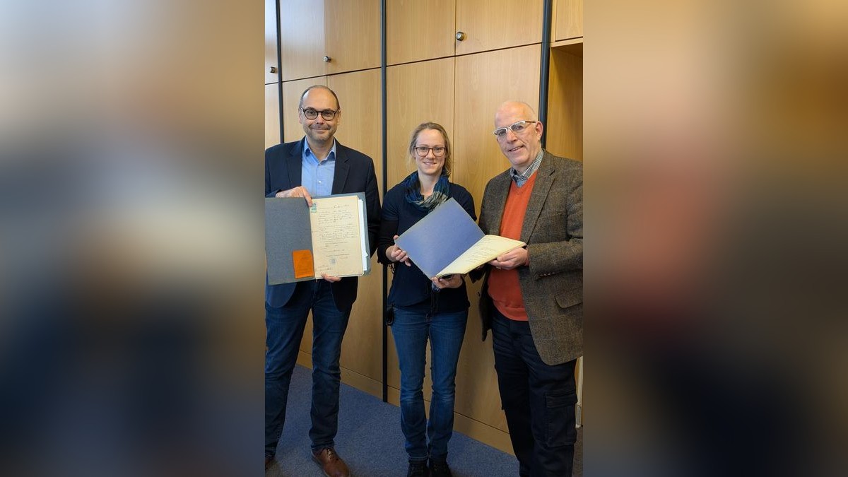 Kellerfund: 120 Jahre alte Personalakte in Duisburger Gesamtschule geborgen