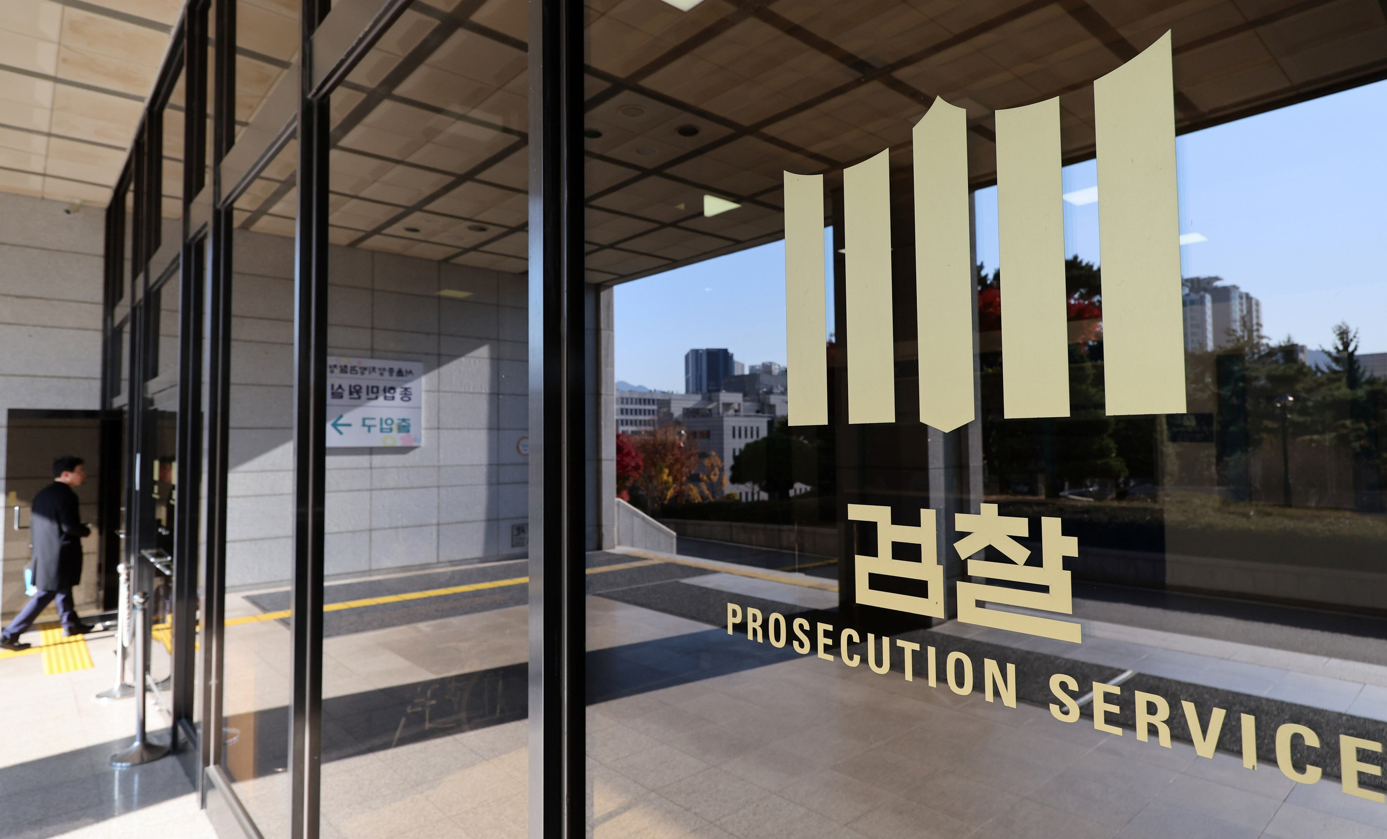 Prosecutors indict gang member for illegal detention center procedure