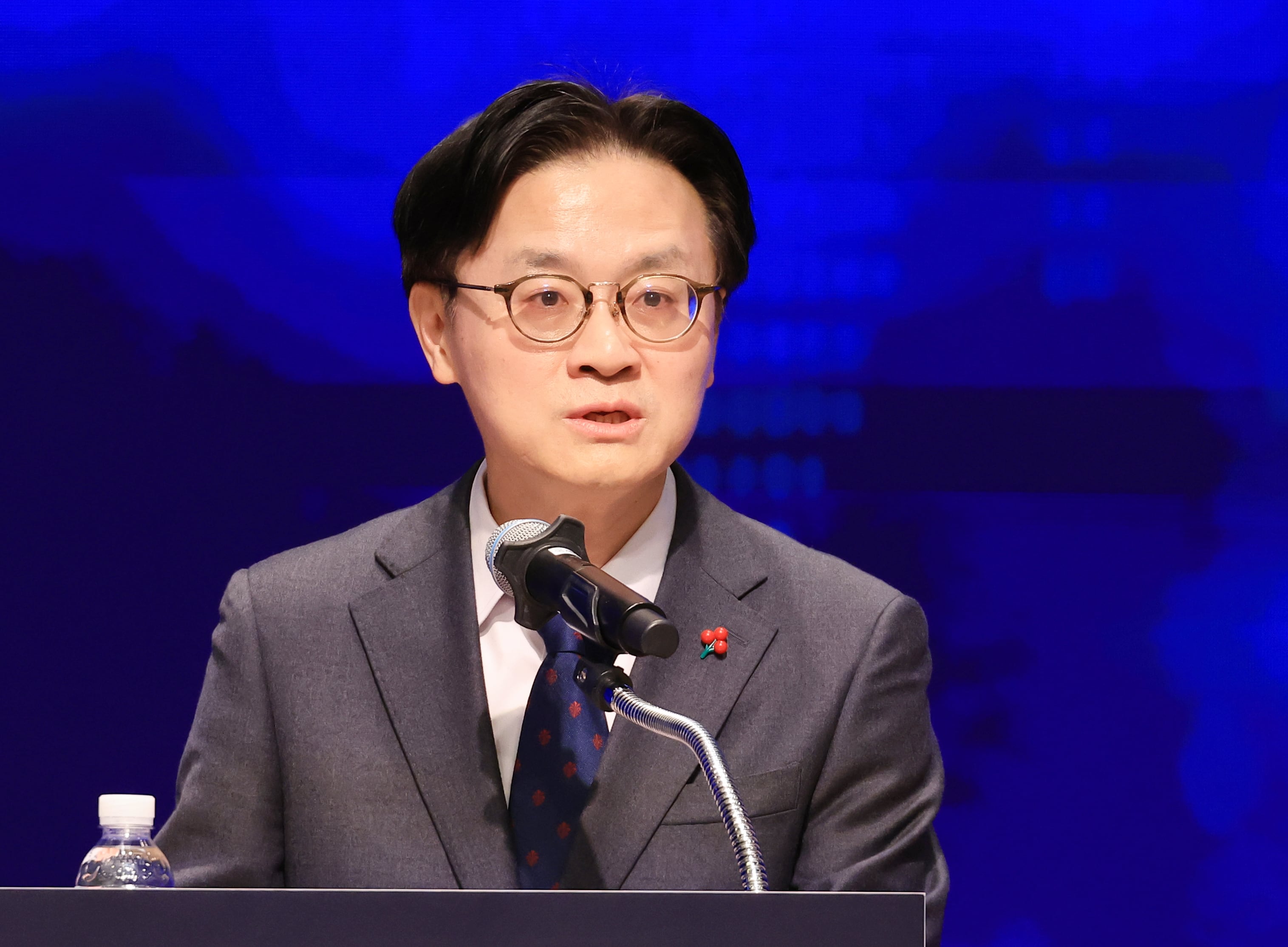Minister Kim unveils strong industrial policy integrating AI, regions ...