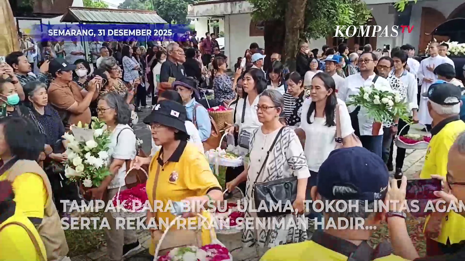 Suasana haru dan khidmat iringi pemakaman Romo Mudji di Semarang