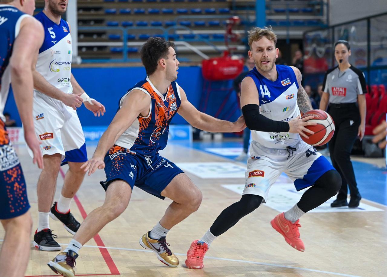 Qui Ferrara: la perdita del dirigente si sente. Partenza forte, poi la ...