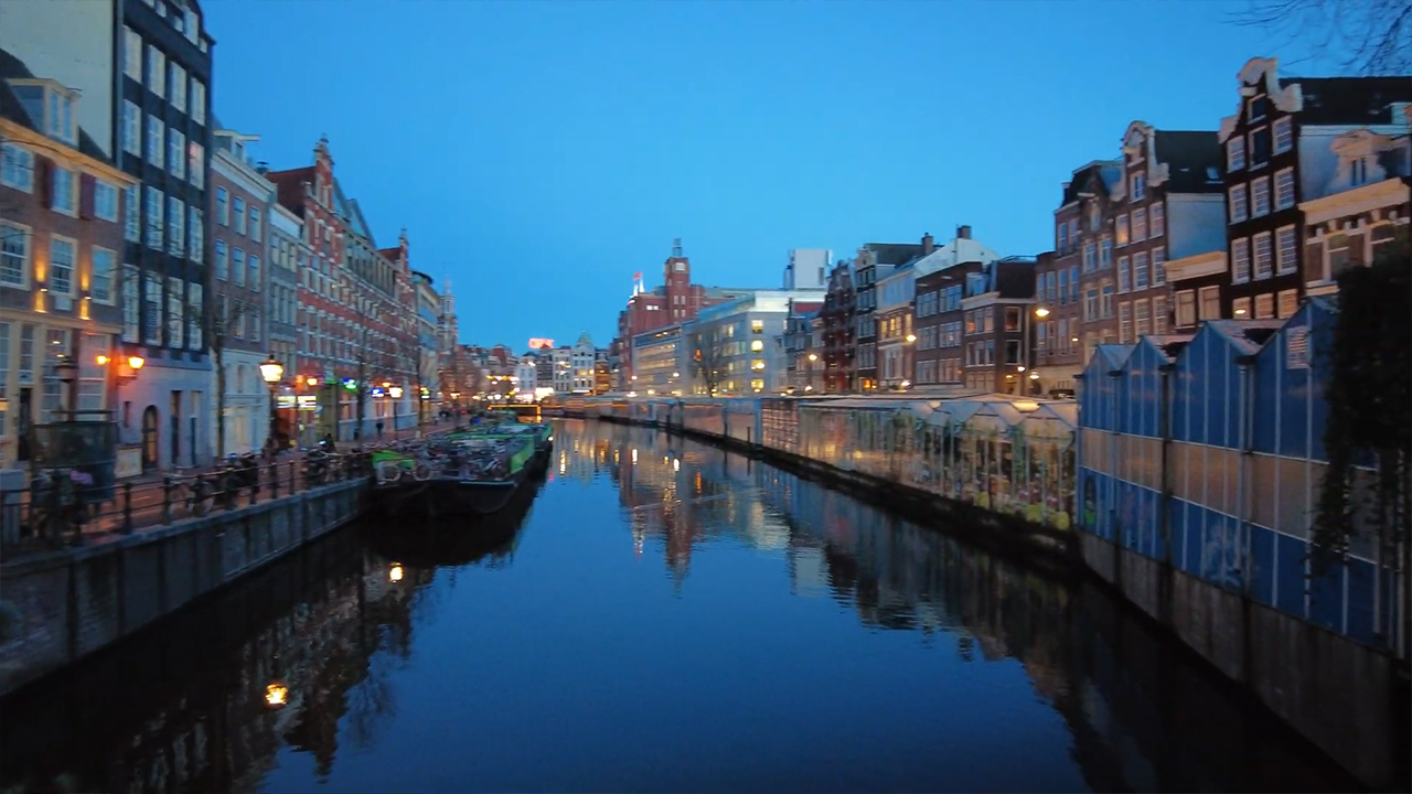 Hoe rustig is Amsterdam in de avond?