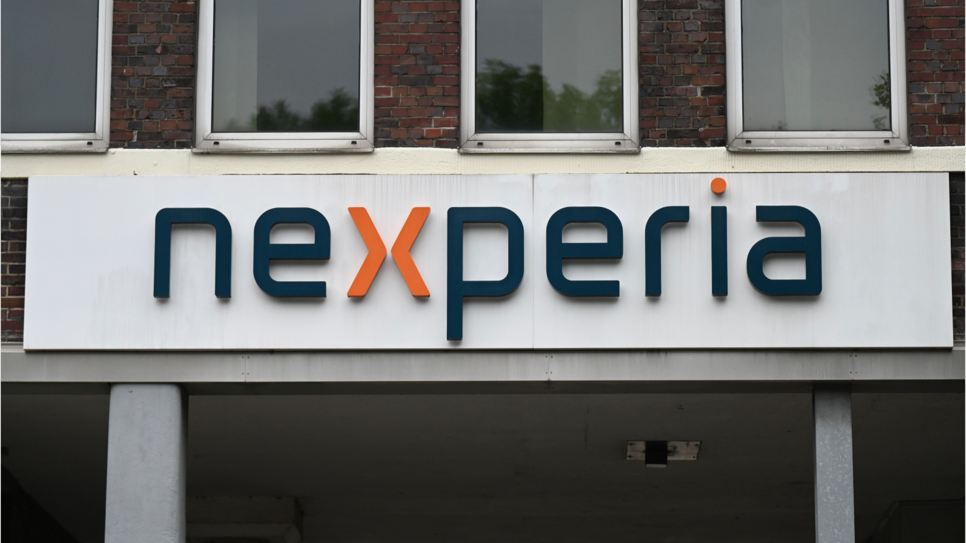 China pressures Netherlands over chip controls, warns of supply chain risks