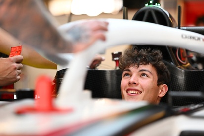 Si Hamilton no sigue en Ferrari en 2027, Bearman es el candidato obvio