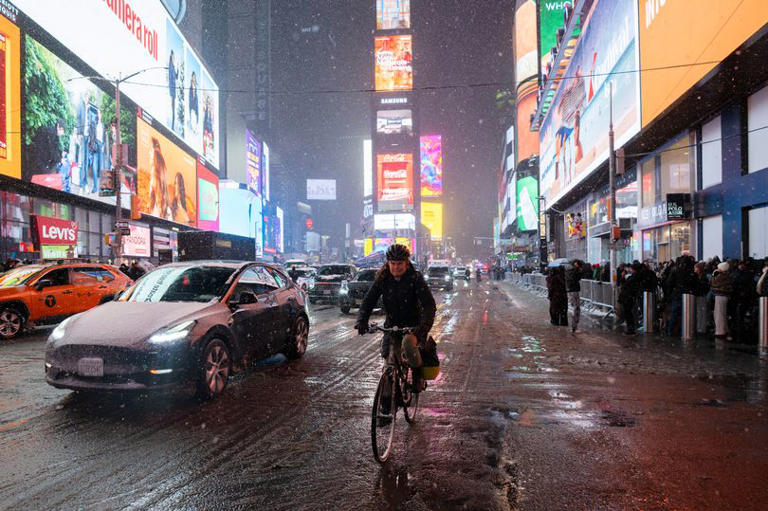 New York braces for bitter New Year's Eve as snow could ring in 2026 in ...