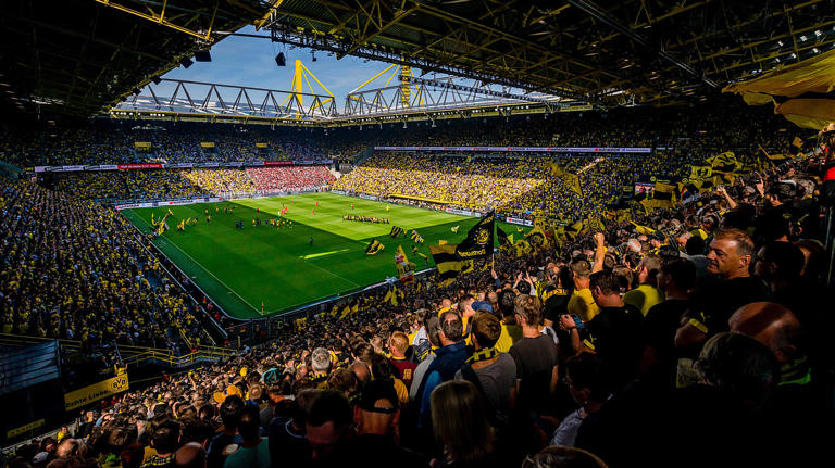Borussia Dortmund claim 'best fans in the world', River Plate fires ...