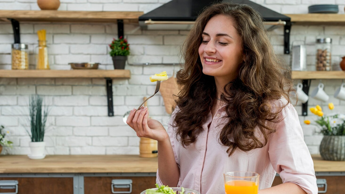 How Eating Salad Before Meal Can Keep Your Blood Sugar Levels In Check