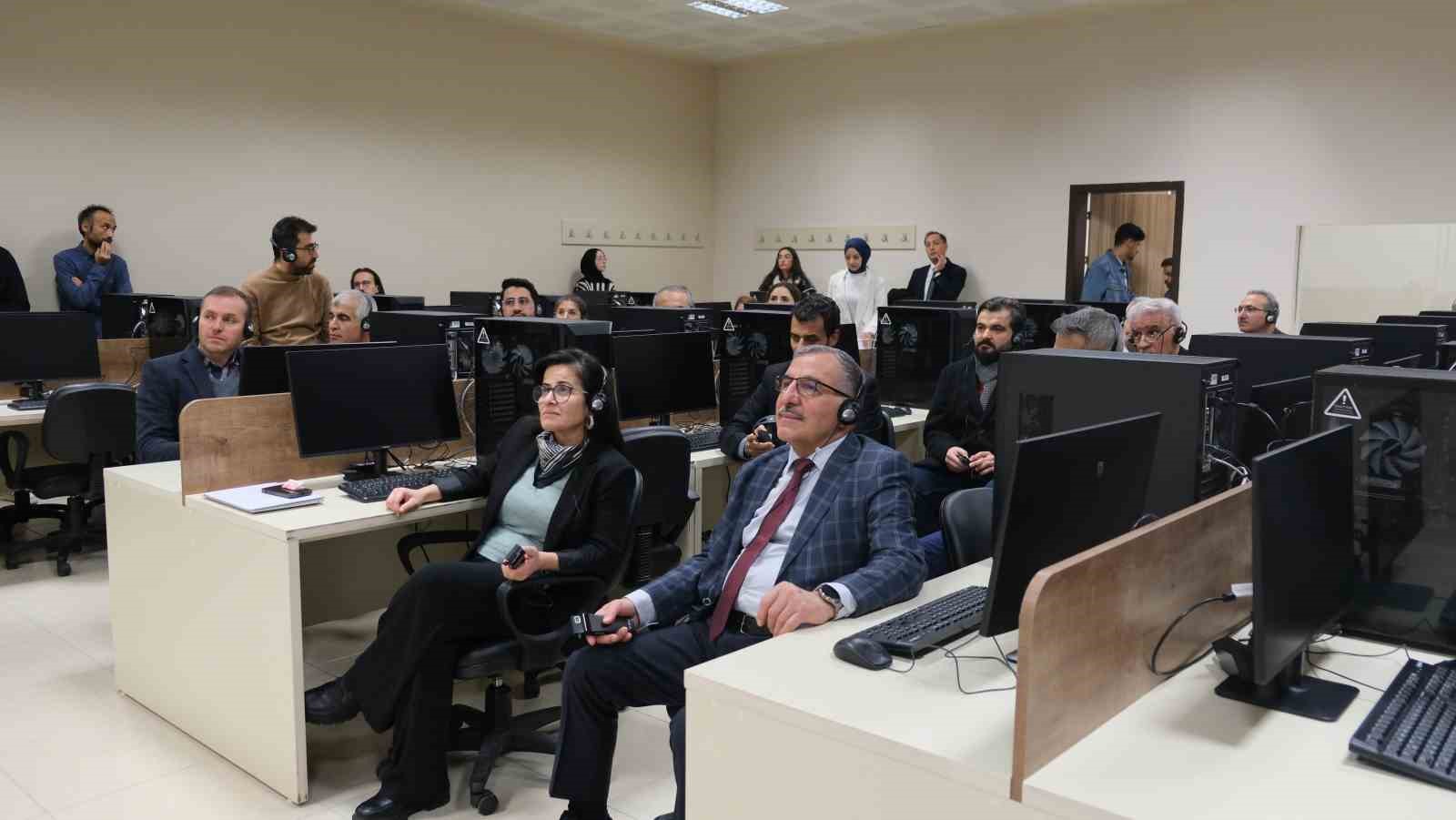 KMÜ’de ileri donanımlı çeviri laboratuvarı açıldı