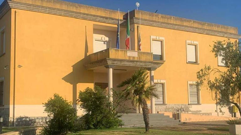 Simala, problemi alla linea telefonica fissa: la protesta del sindaco