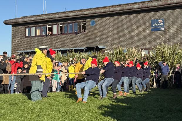 Hoylake RNLI victorious in Boxing Day tug o’war
