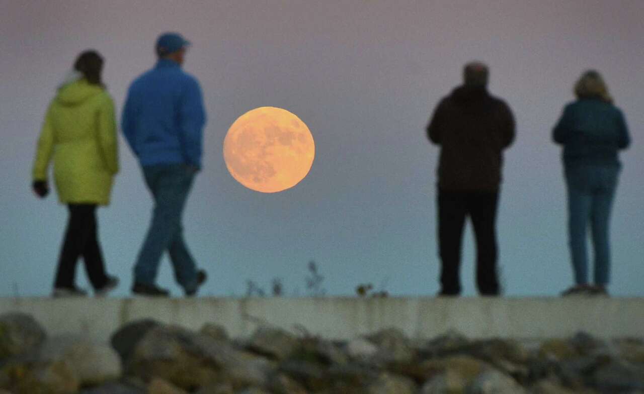 January supermoon to light up Connecticut skies this weekend. When and ...