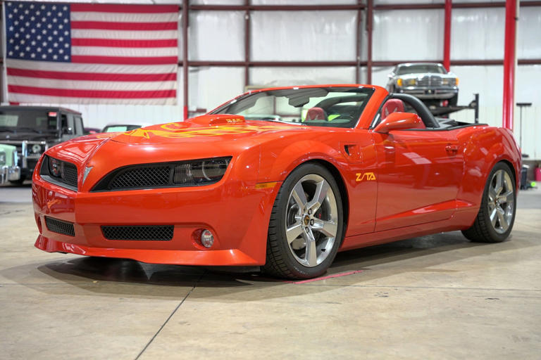 2011 Chevrolet Camaro 2SS ZTA Trans Am convertible blends modern ...