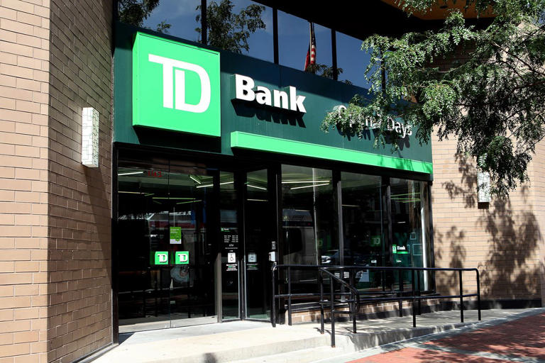 Are banks open on New Year's Eve 2025? What to know about your local ...