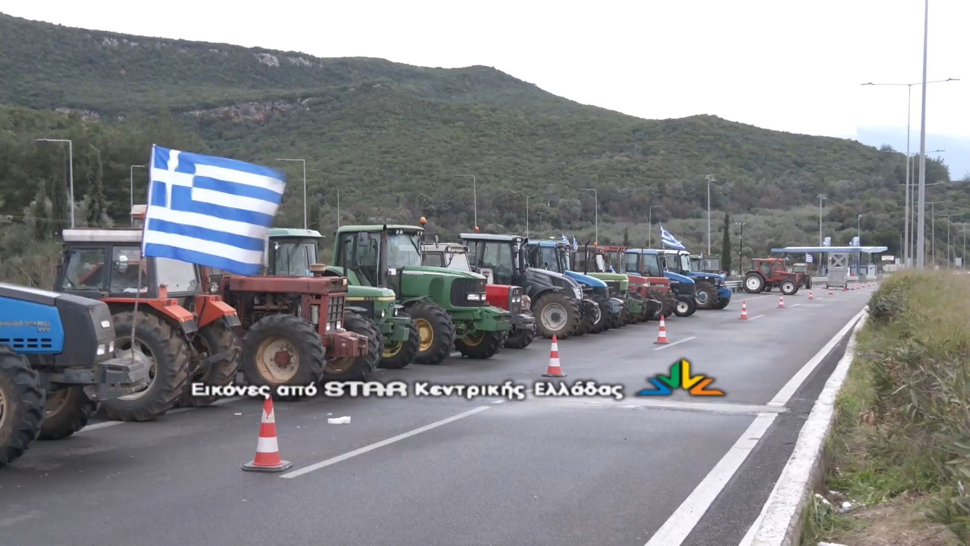 Παραμονή Πρωτοχρονιάς με τους αγρότες στο μπλόκο του Μπράλου