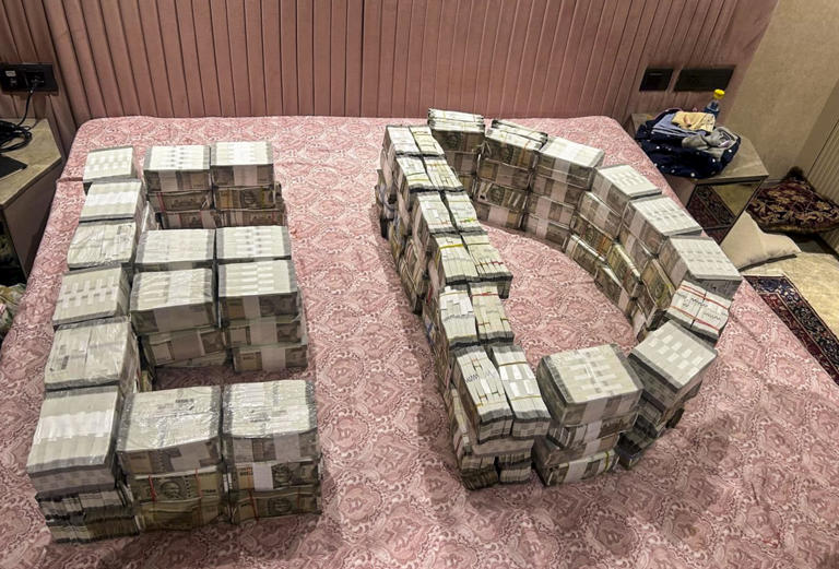 ED recovers Rs 5 crore in cash, Rs 8-crore jewellery from Delhi house ...