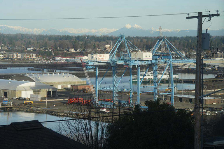 Overnight noise expected as more large cranes arrive at Port of Bellingham
