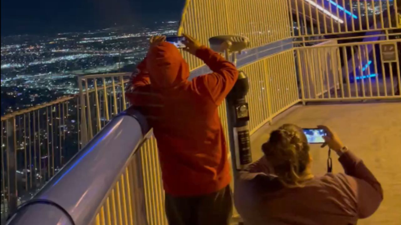 X-Scream throws adrenaline junkies off tower edge and they scream like ...