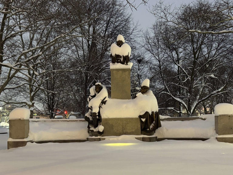 Storm breaks Syracuse snowfall records: city’s most snow in 32 years ...