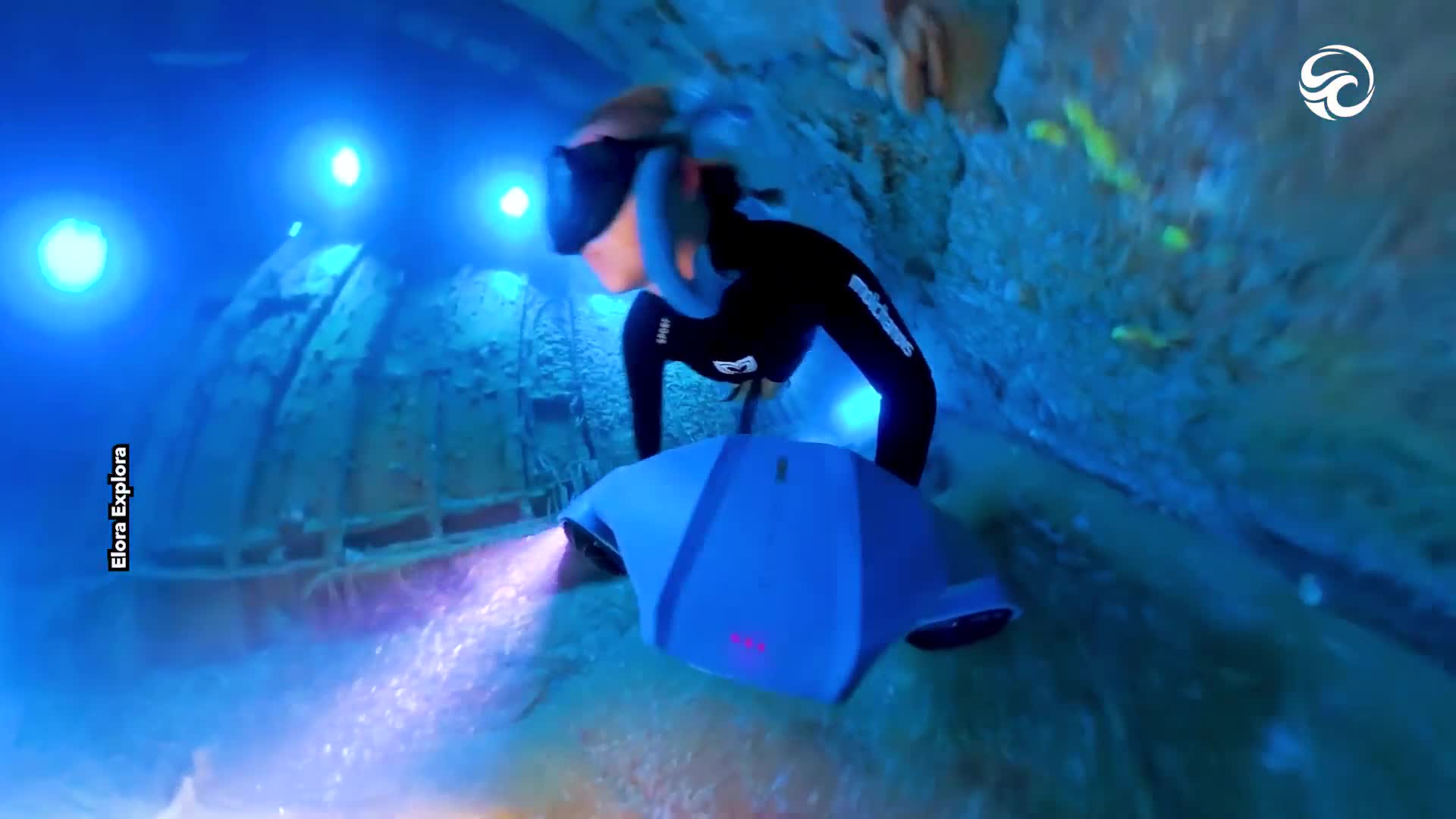 Freediver gets stuck 72ft underwater inside a shipwreck