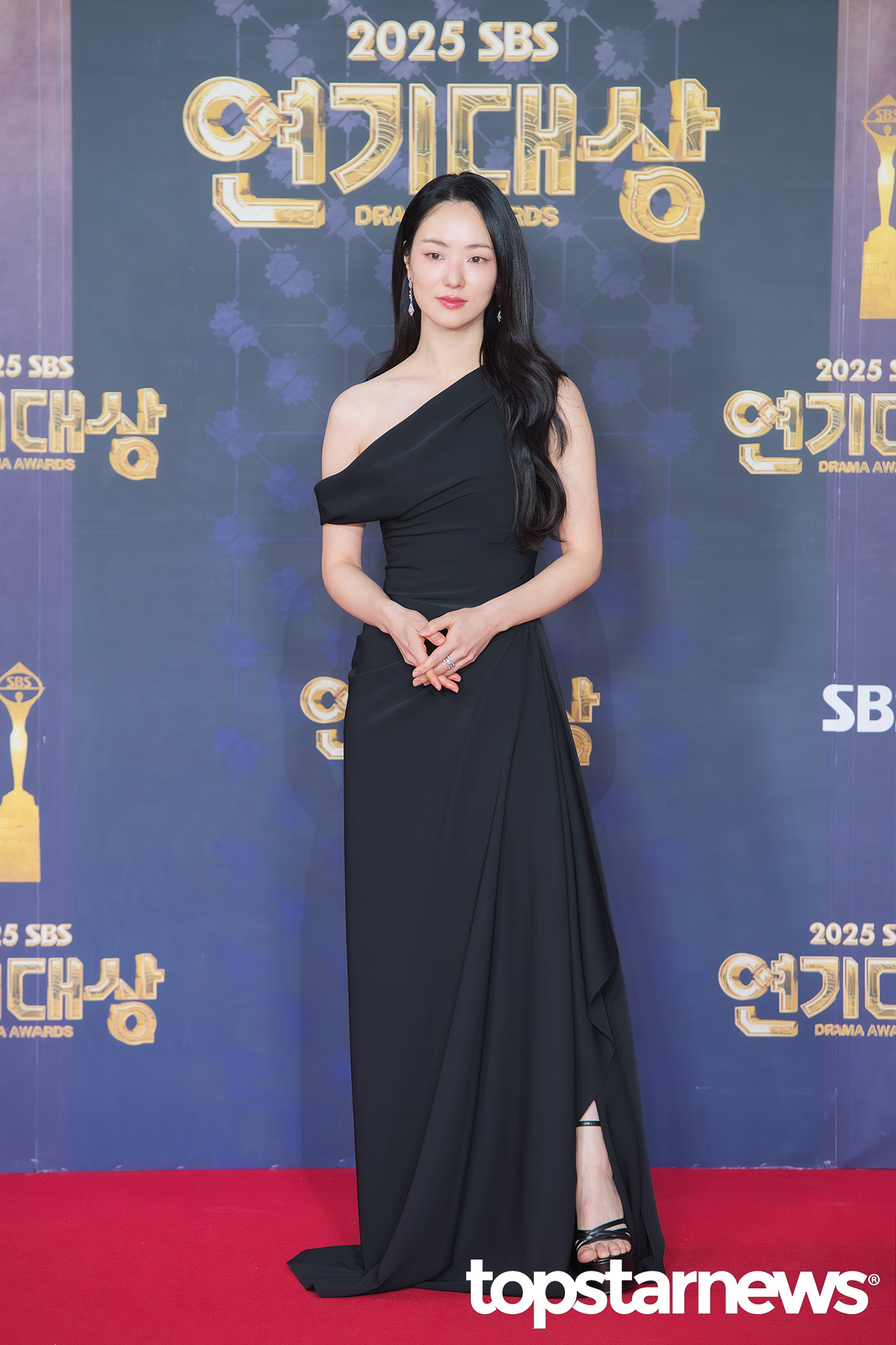 [HD포토] '우리영화' 전여빈, '블랙 시크 비주얼' (2025 SBS 연기대상)