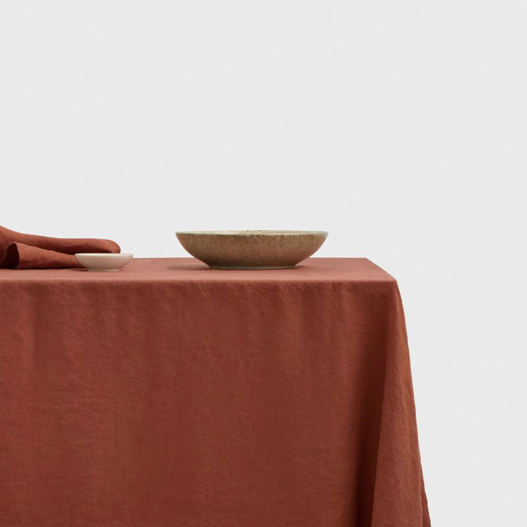 Elton John’s dining room is a daring case for color-drenching – with ...