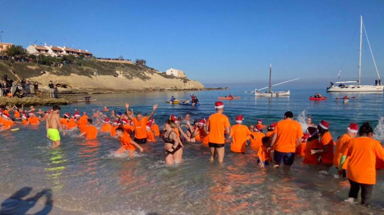 Tuffo di Capodanno da record a Balai: 211 iscritti e l'omaggio a ...