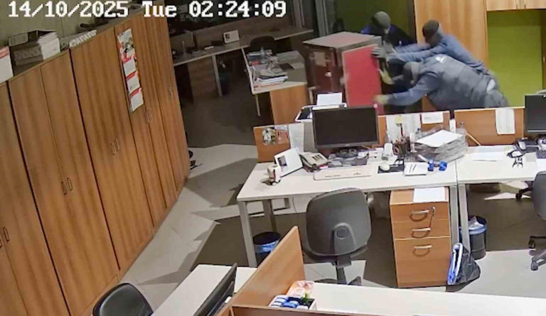 Manisa’da 2 milyon avroluk soygun kamerada: Çelik kasayı metrelerce ...