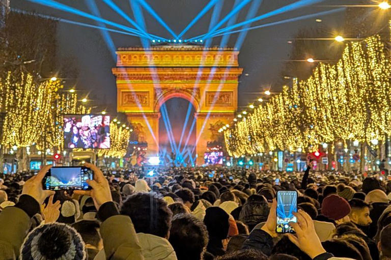 New Year's Eve 2026 livestream as UK, Sydney and New York welcome the ...