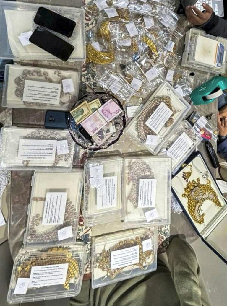 ED recovers Rs 5 crore in cash, Rs 8-crore jewellery from Delhi house ...