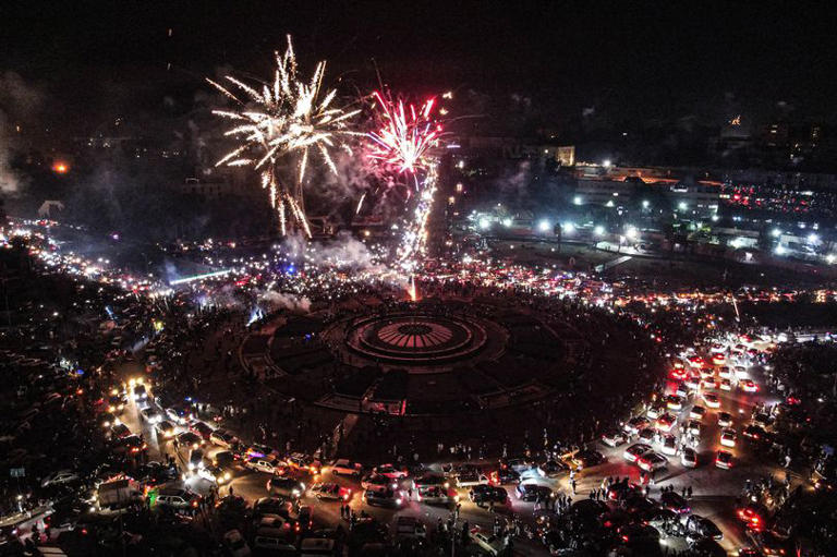 Live New Year's fireworks from London, Dubai, Sydney as world welcomes 2026
