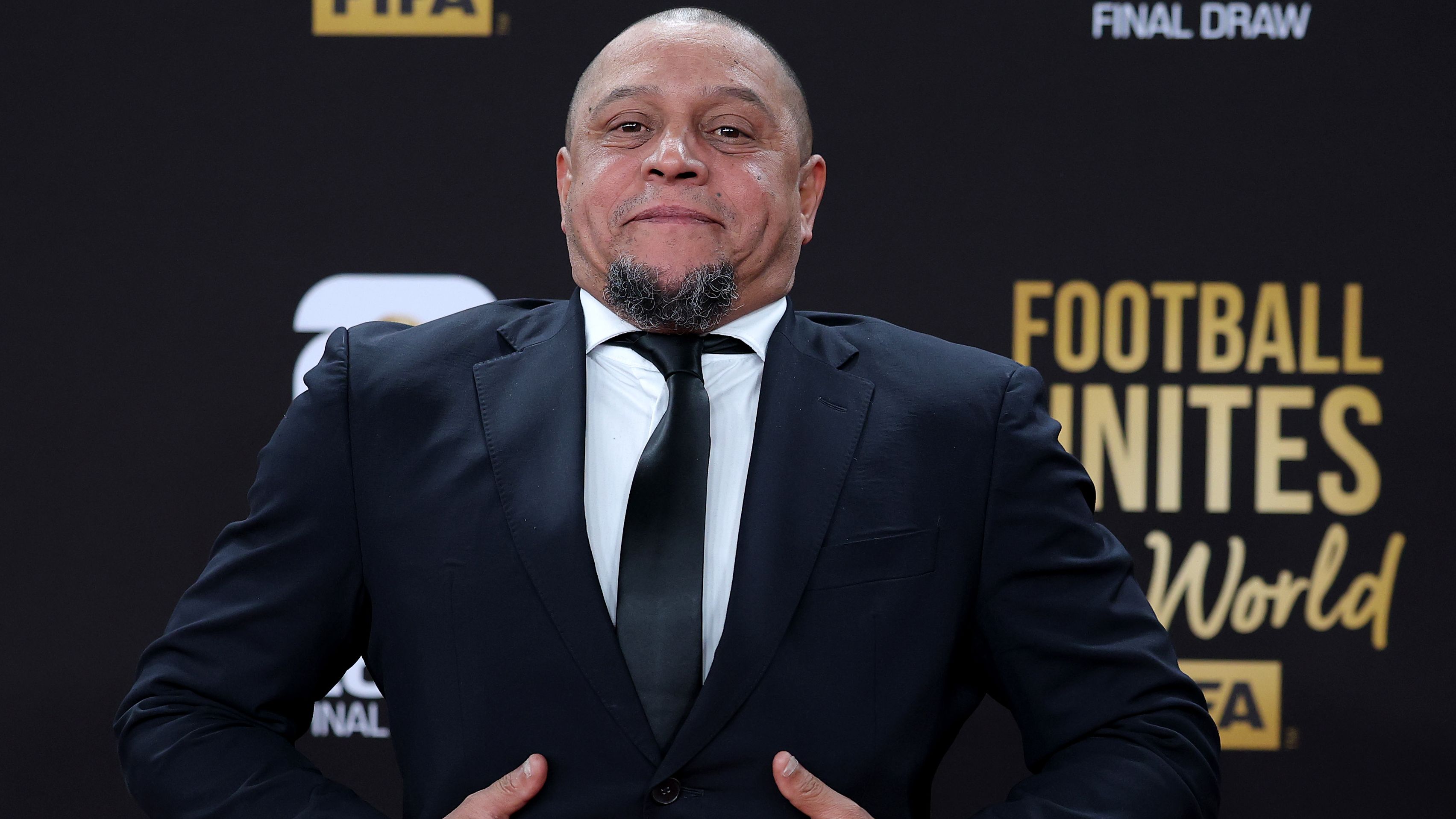 'I did not suffer a heart attack' - Roberto Carlos posts medical update ...