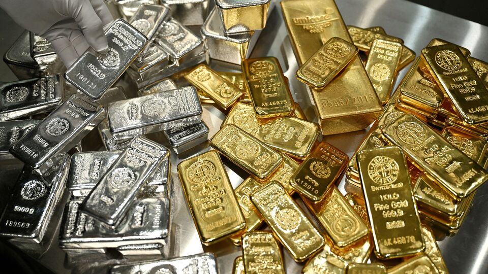 Gold rates today: MCX gold drops ₹1,825 per 10g, silver plunges ₹18,784 ...