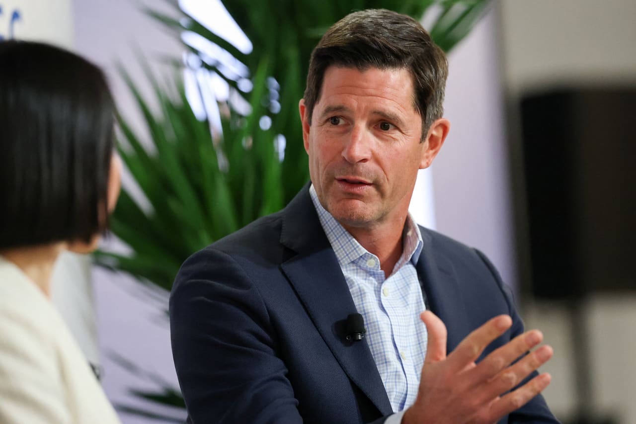 Charles Schwab is back on offense. Its stock is a buy.