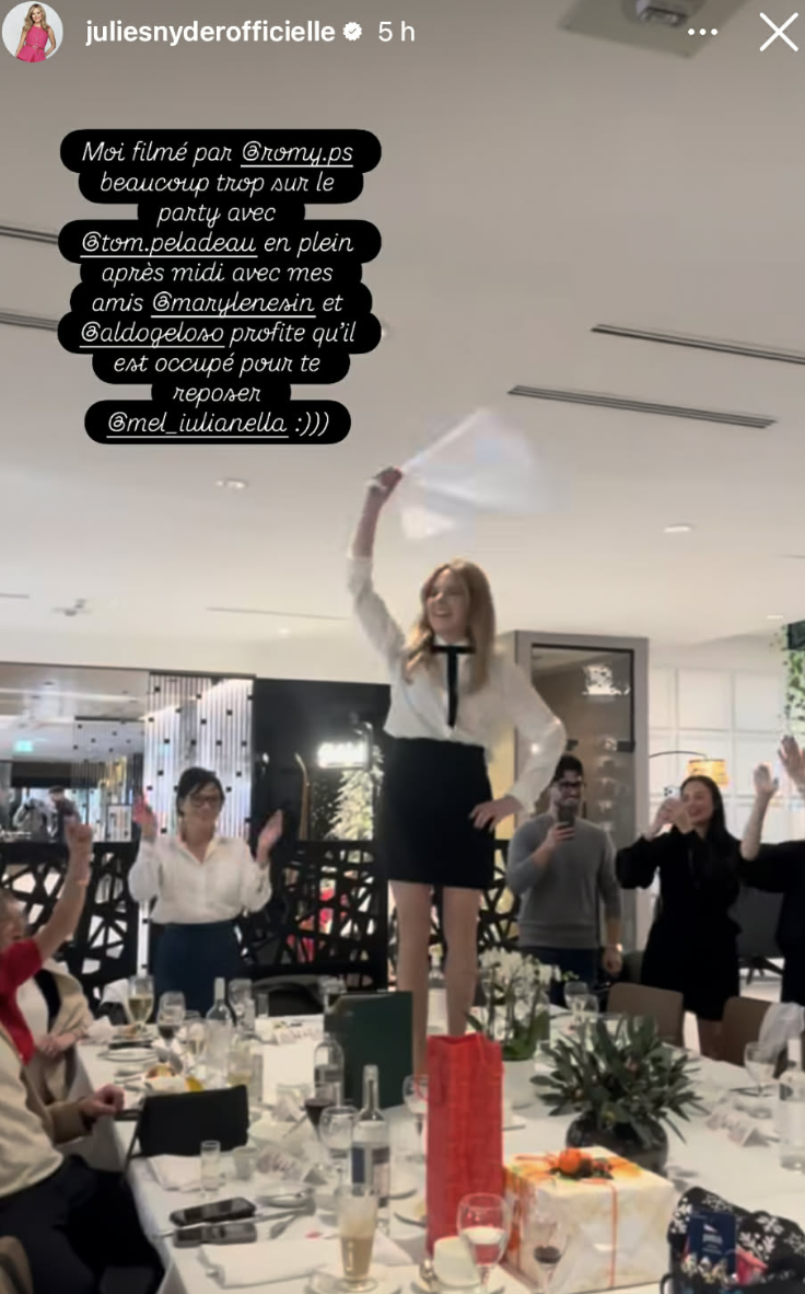 Julie Snyder filmée sur le party!