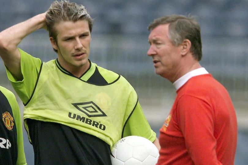 David Beckham shows true Man United colours with Sir Alex Ferguson ...