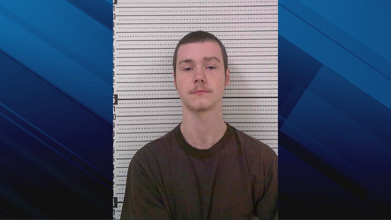 Oelwein man and 3 minors arrested for theft, drug possession