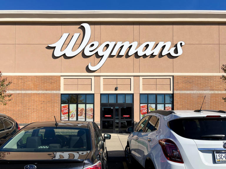 What stores are open and closed on New Year’s Day?