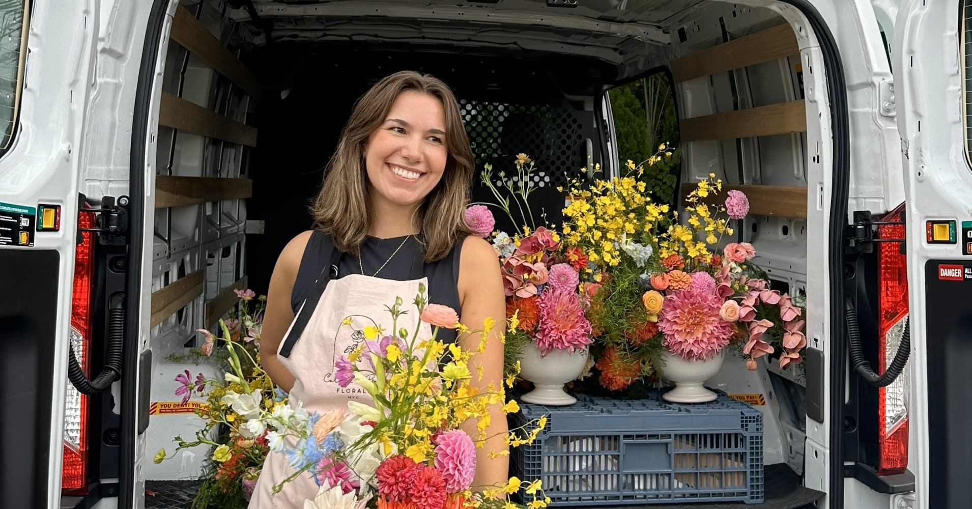 27-year-old quit her 9-to-5 to start a floral business—this year, she ...