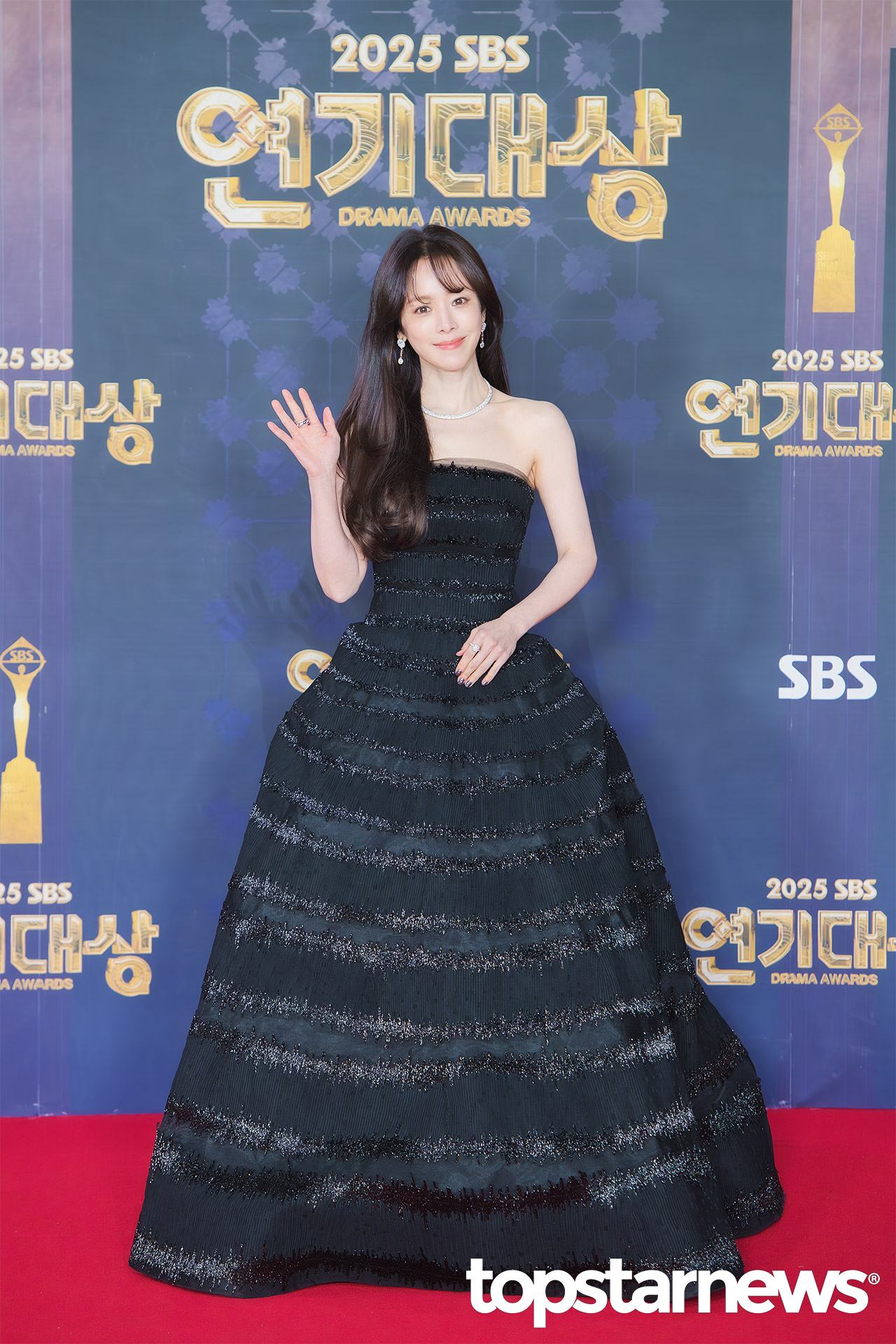 [HD포토] ‘나의 완벽한 비서’ 한지민, ‘아름다울 미’ (2025 SBS 연기대상)