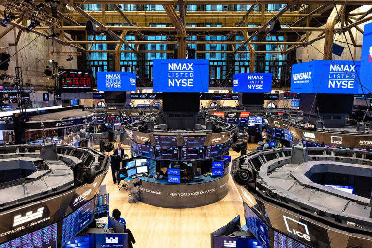 Are banks open on New Year's Eve 2025? What to know about your local ...