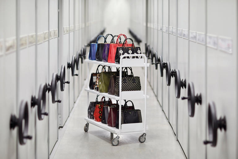 Scrigni di memoria, viaggio negli archivi delle maison di moda