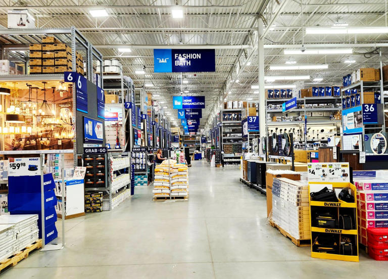 Is Lowe’s open on New Year’s Day 2026? What shoppers should know